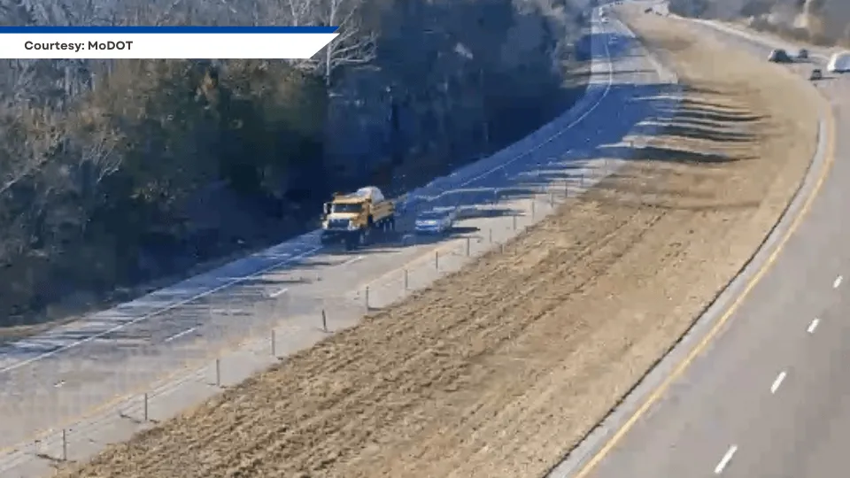 MoDOT Crews Working Through Weekend as Snow Makes Travel Hazardous